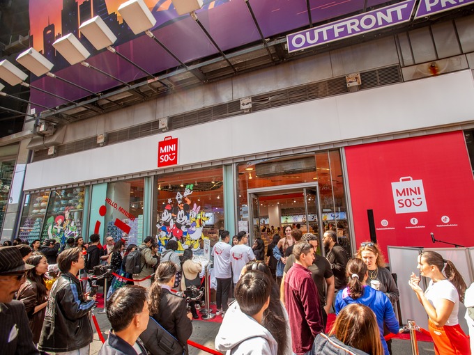 Kidscreen » Archive » FEATURE: Cracking open the blind-box retail magic